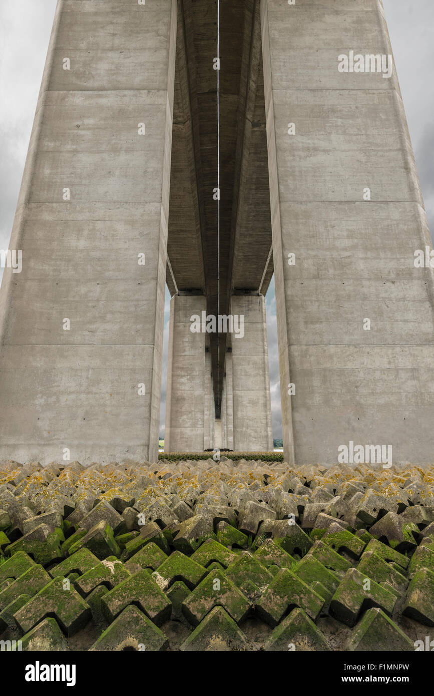 Stark bridge hi-res stock photography and images - Alamy