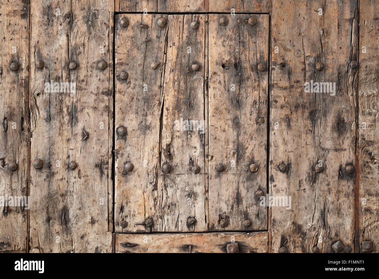 Dark wooden barn door texture hi-res stock photography and images - Alamy