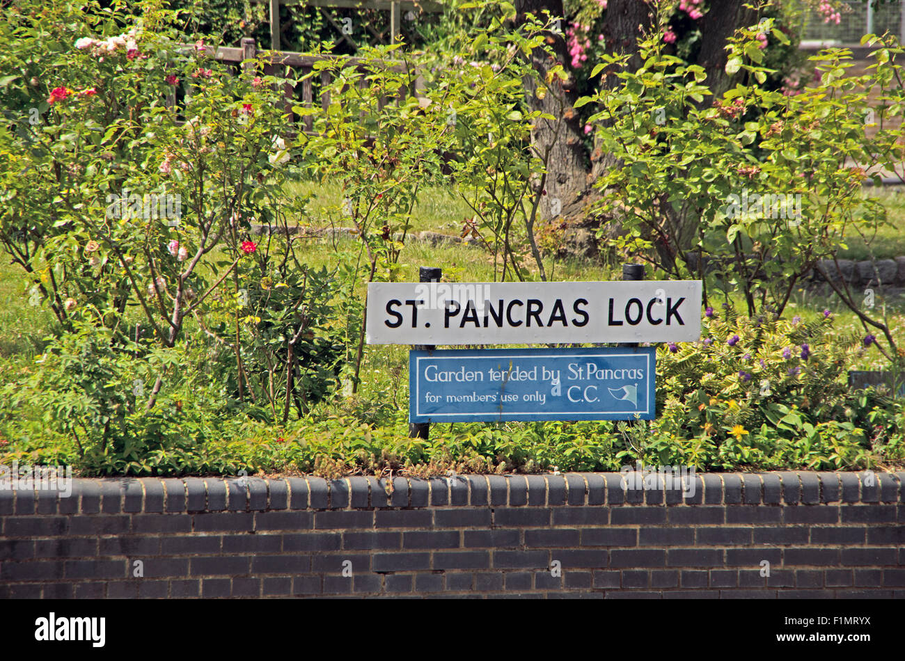 Regents canal st pancras lock hi-res stock photography and images - Alamy