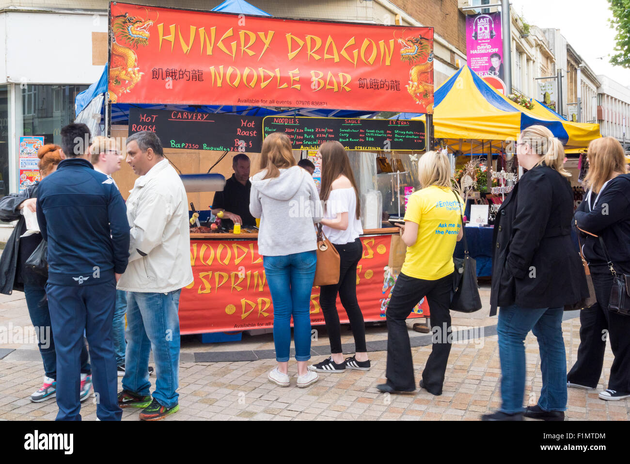 people queuing up at the hungry dragon noodle bar at Wolverhampton ... people queuing up at the hungry dragon noodle bar at Wolverhampton ...