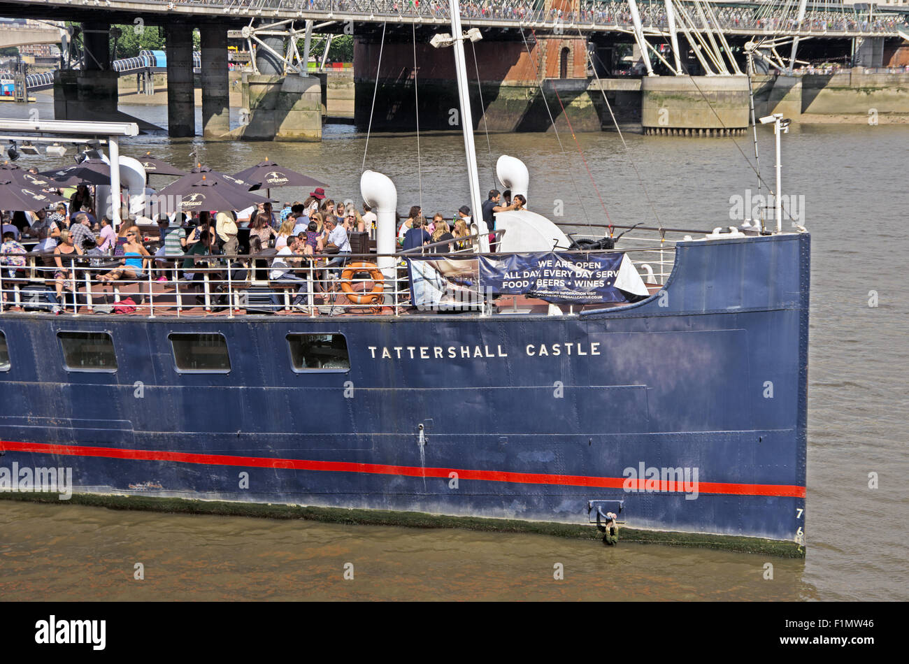 Embankment bar hi-res stock photography and images - Alamy