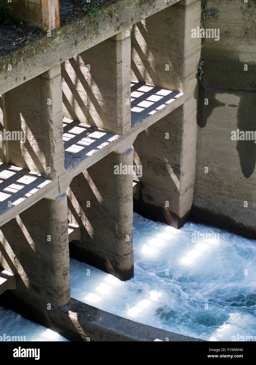 Flood gates hi-res stock photography and images - Alamy