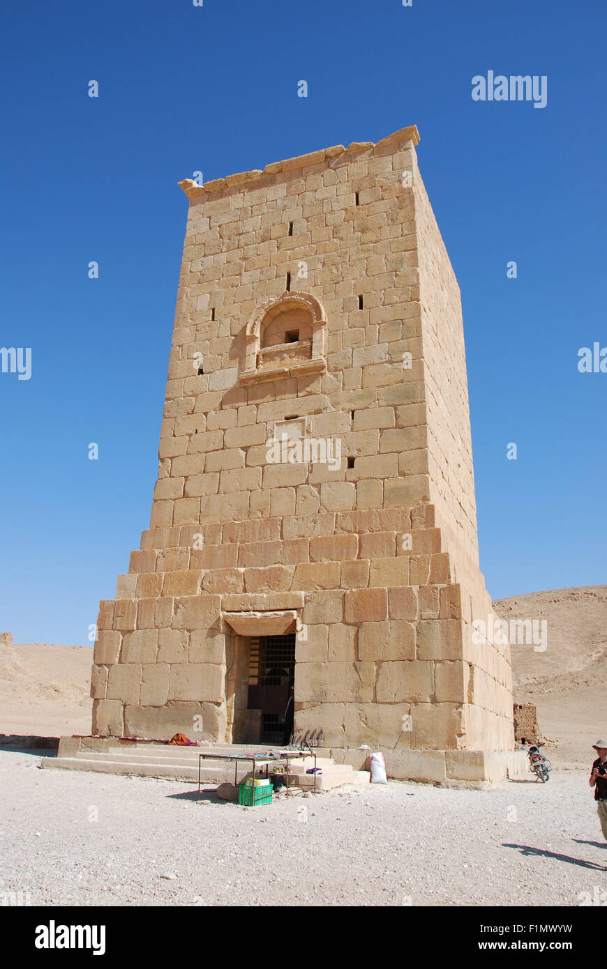 Palmyra, Syria. 20th June, 2009. An ancient grave tower in the desert ...