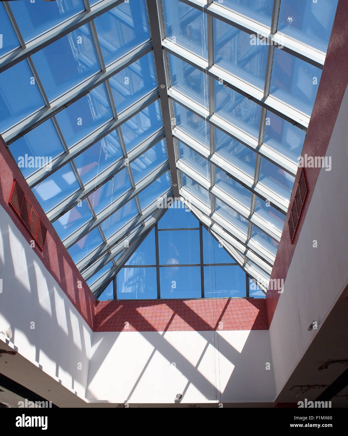 Transparent roof hi-res stock photography and images - Alamy