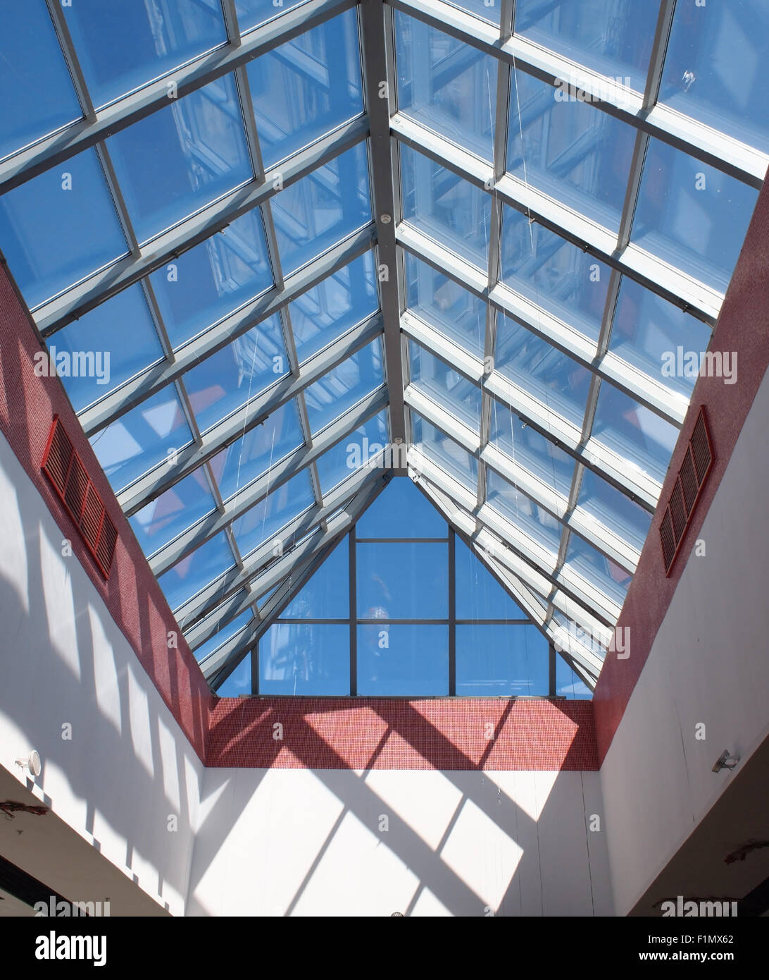 Transparent glass roof hi-res stock photography and images - Alamy
