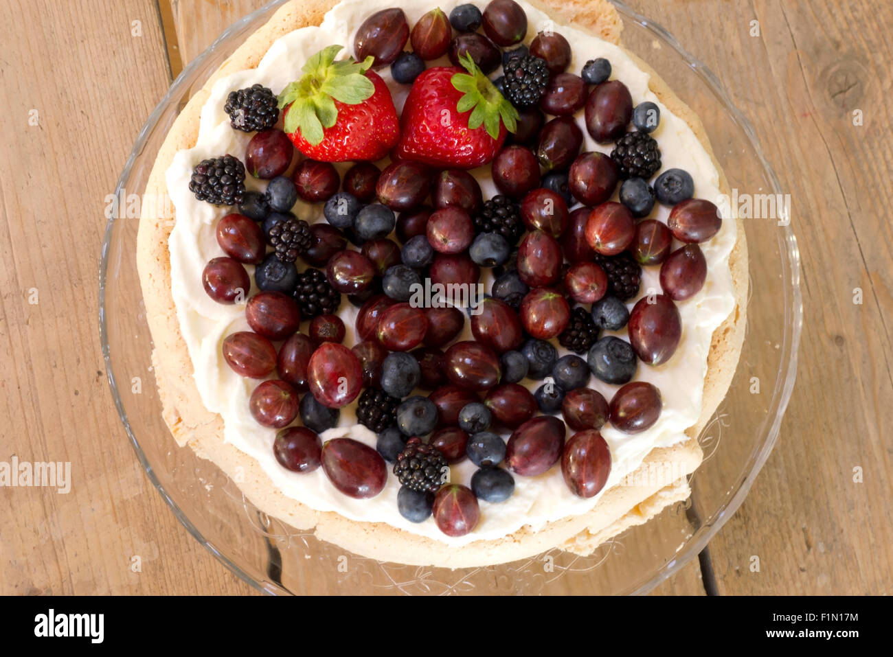 homemade Pavlova with fresh red fruits Stock Photo - Alamy