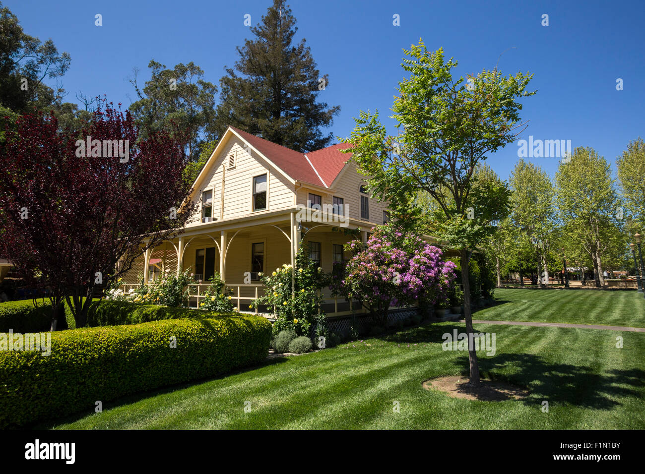 Inglenook winery hi-res stock photography and images - Alamy