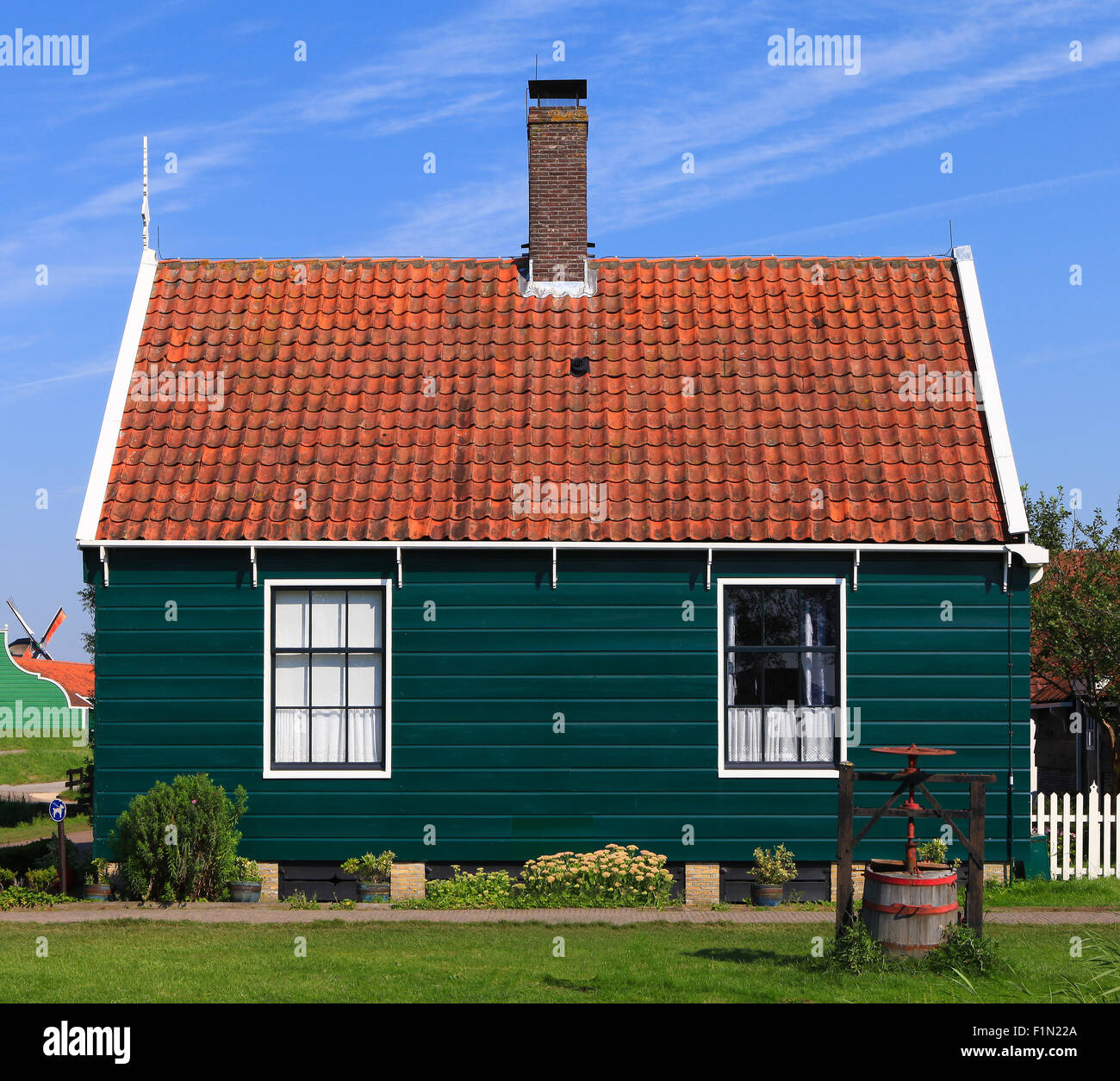 Typical dutch house town giethoorn hi-res stock photography and images ...