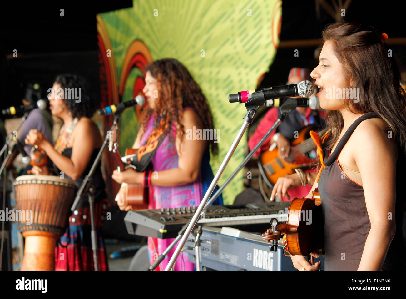 Indian music performance hi-res stock photography and images - Alamy