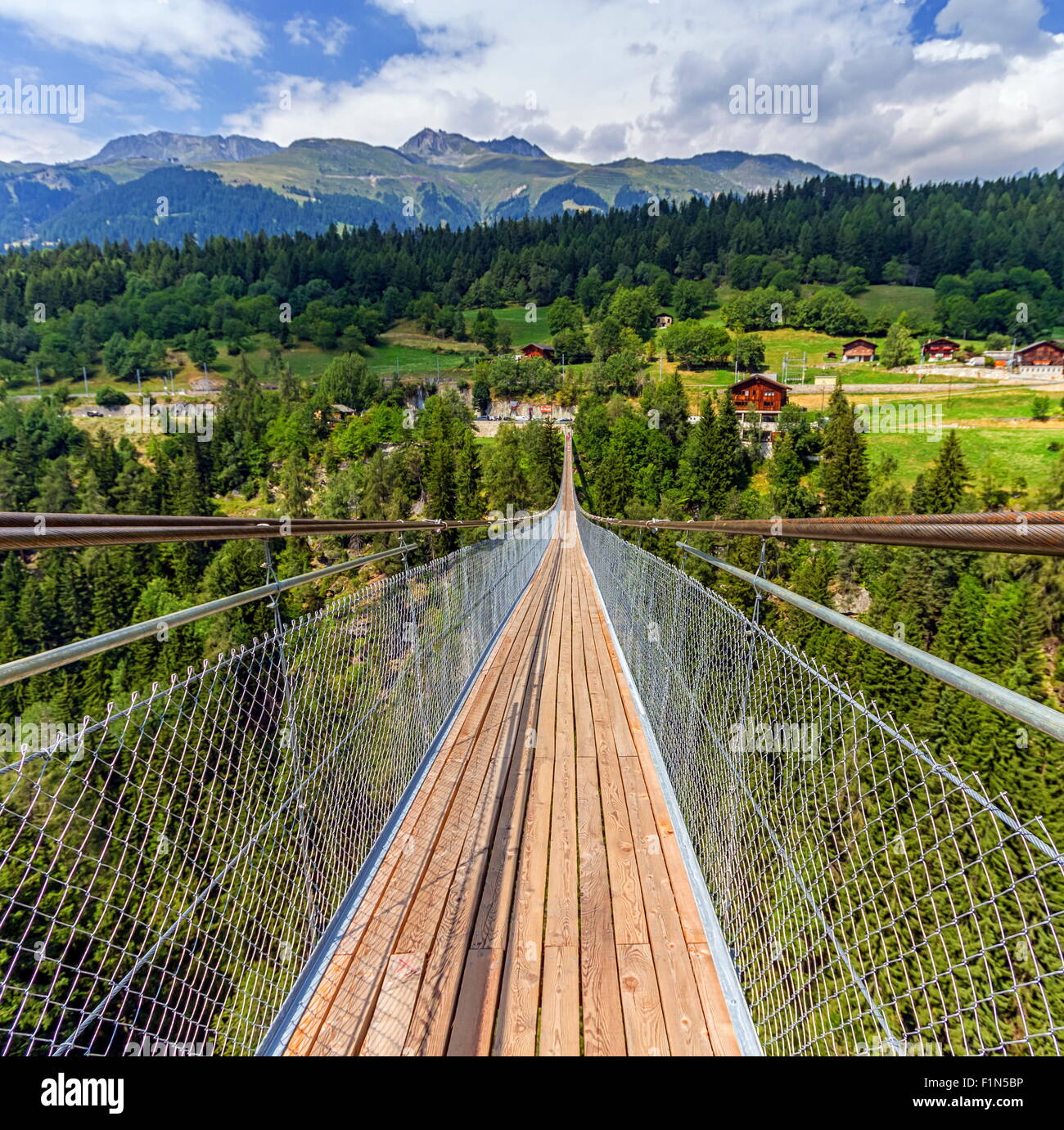 Suspended pathway hi-res stock photography and images - Alamy