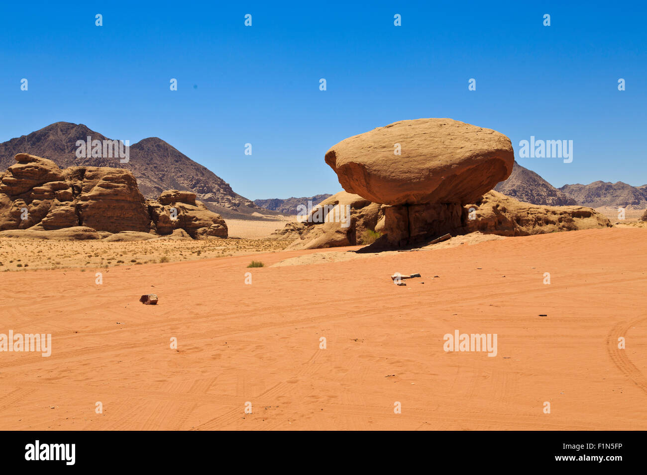 Mushroom rock in Wadi Rum Desert , Jordan Stock Photo - Alamy