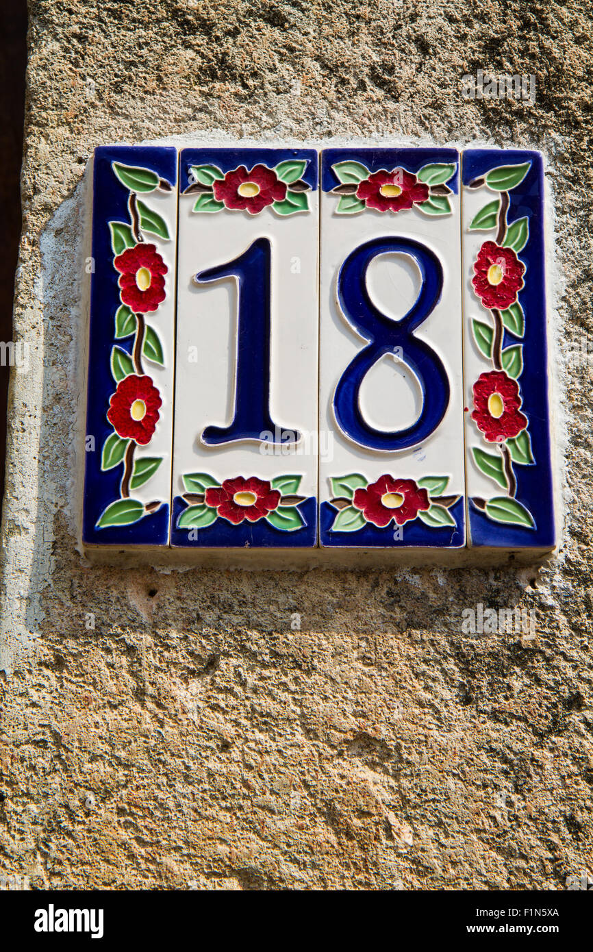 Hand painted ceramics hi-res stock photography and images - Alamy