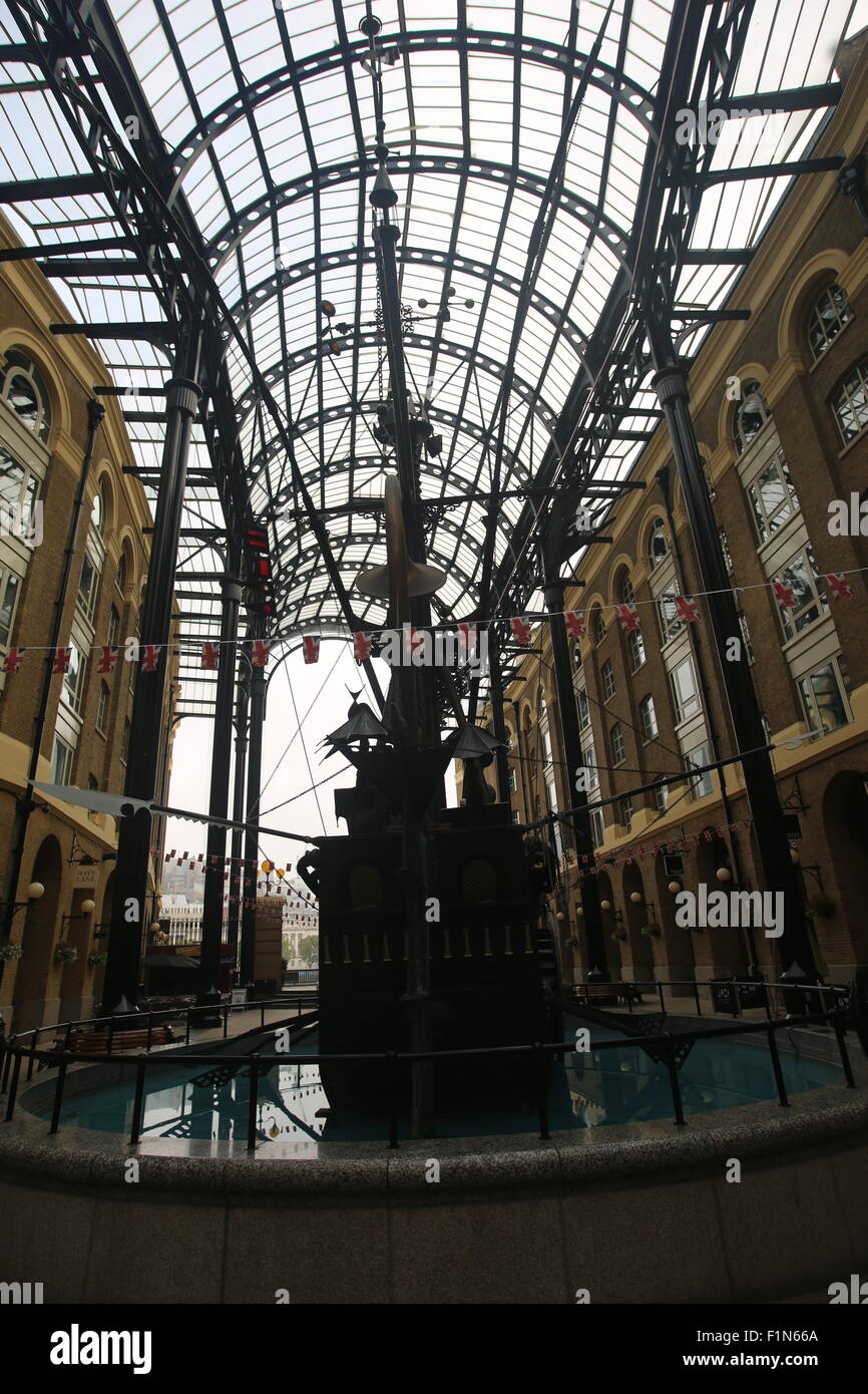 Book bench trail hi-res stock photography and images - Alamy