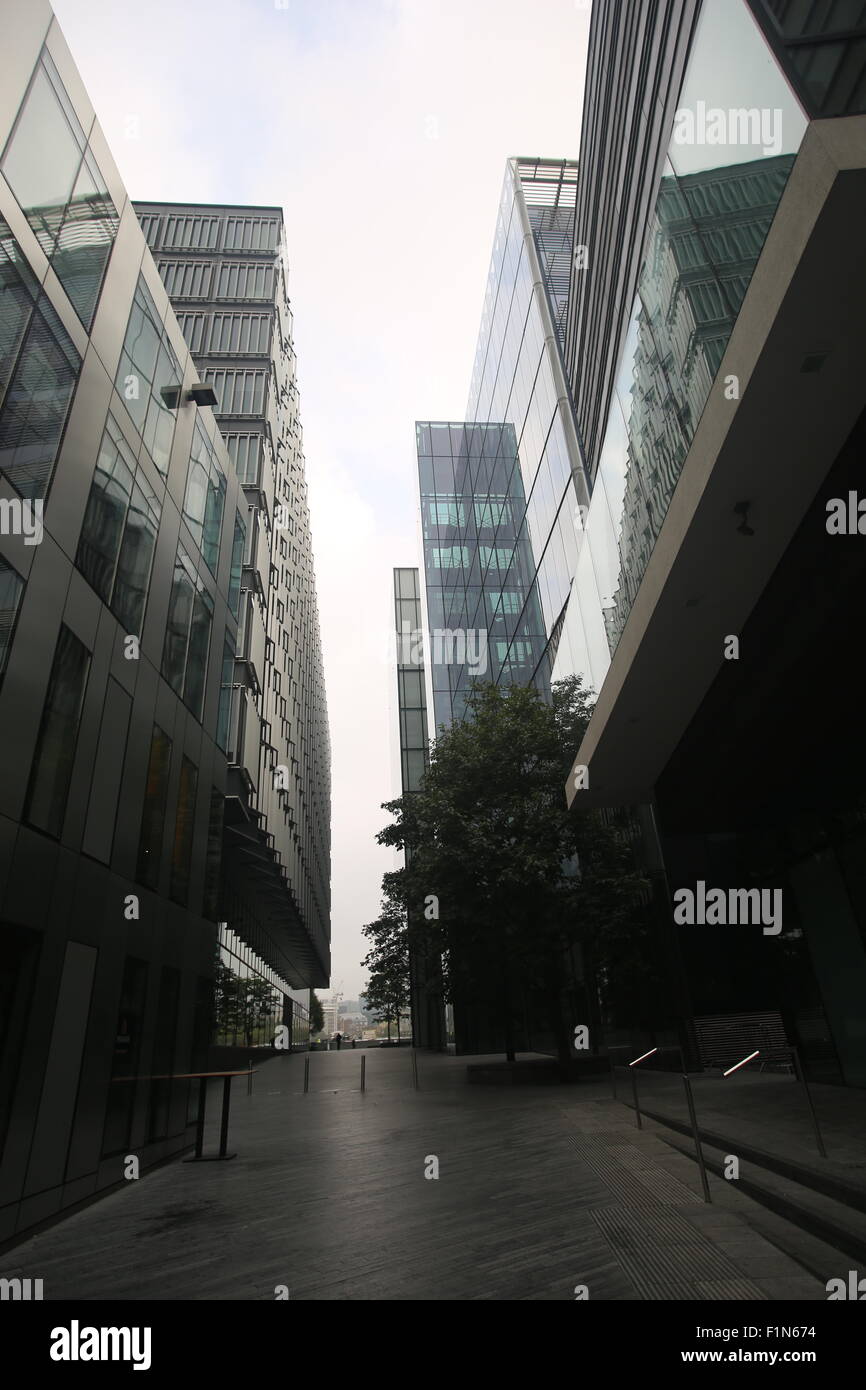 Book bench trail hi-res stock photography and images - Alamy