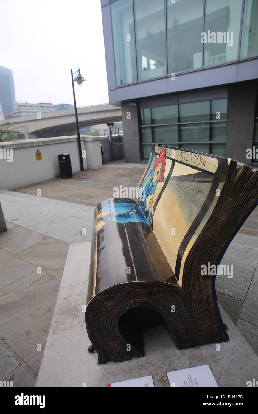 London Book Benches Stock Photo - Alamy