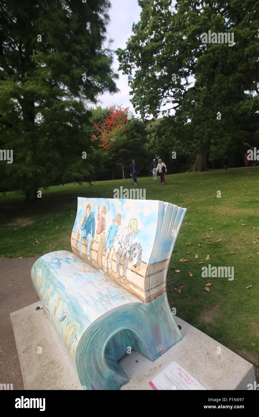London Book Benches Stock Photo - Alamy