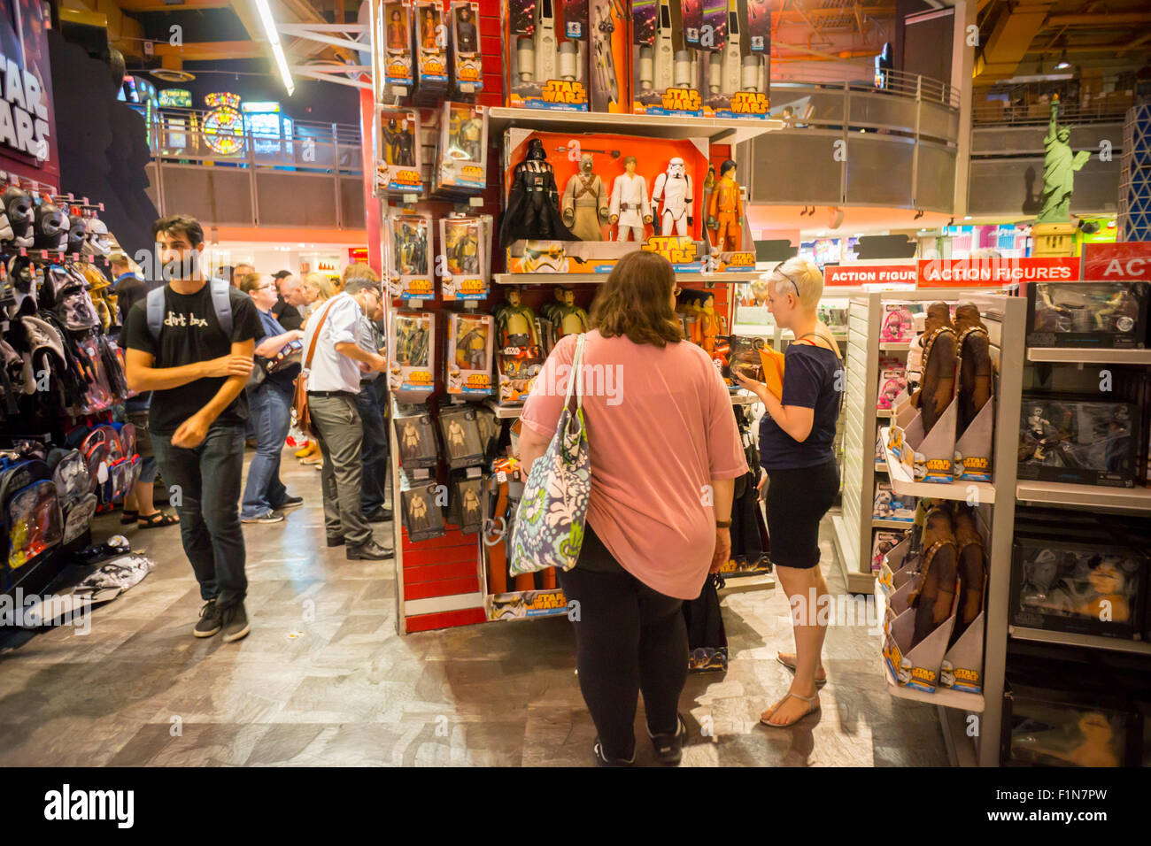 New York, USA. 4th September, 2015. Shoppers crowd the Toys R Us store ...
