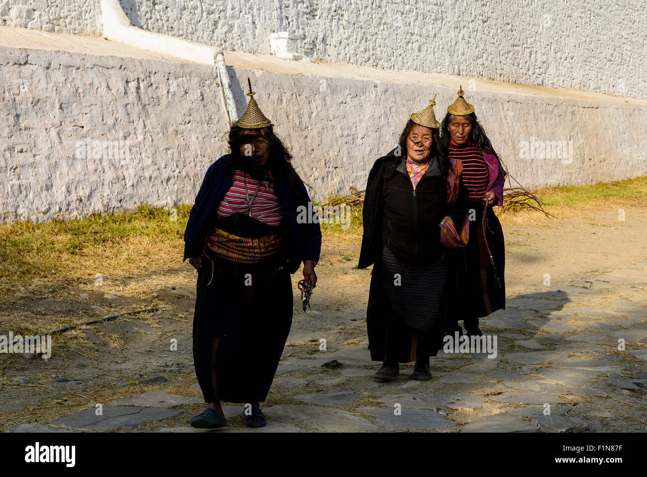 Layap women at Punakha Dzong Stock Photo - Alamy