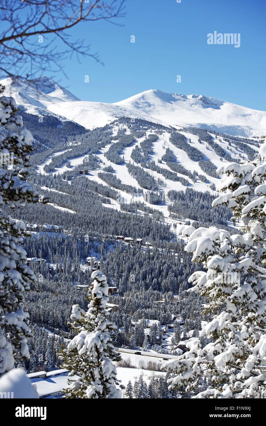 Slopes of mountains hi-res stock photography and images - Alamy