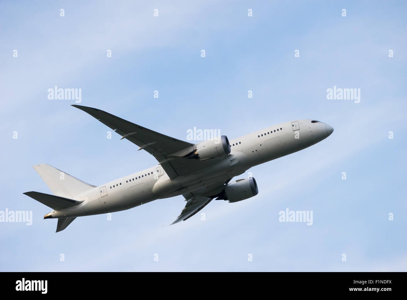 Boeing 787 Dreamliner Take Off Air Stock Photos & Boeing 787 Dreamliner ...