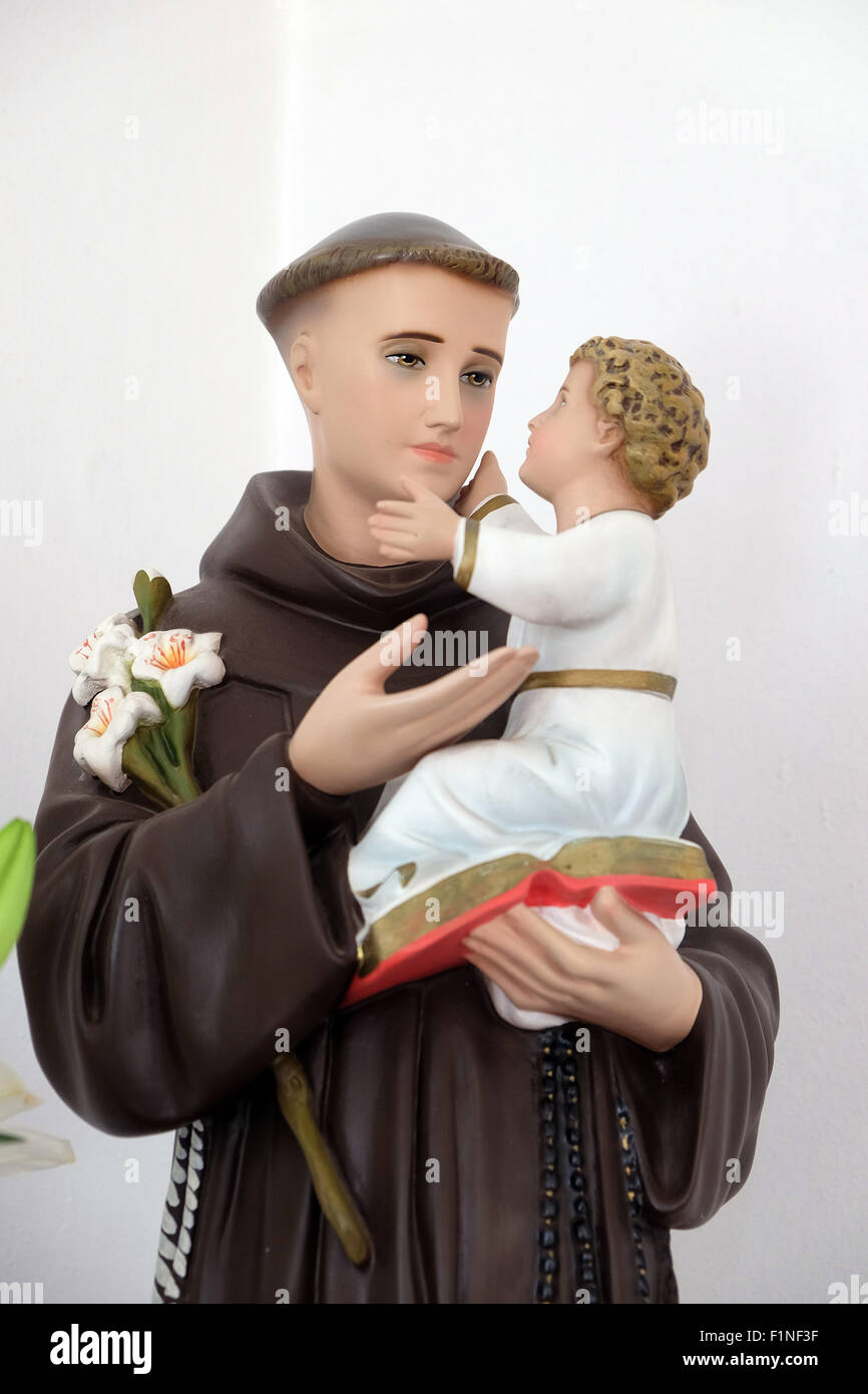 Saint anthony padua statue hi-res stock photography and images - Alamy