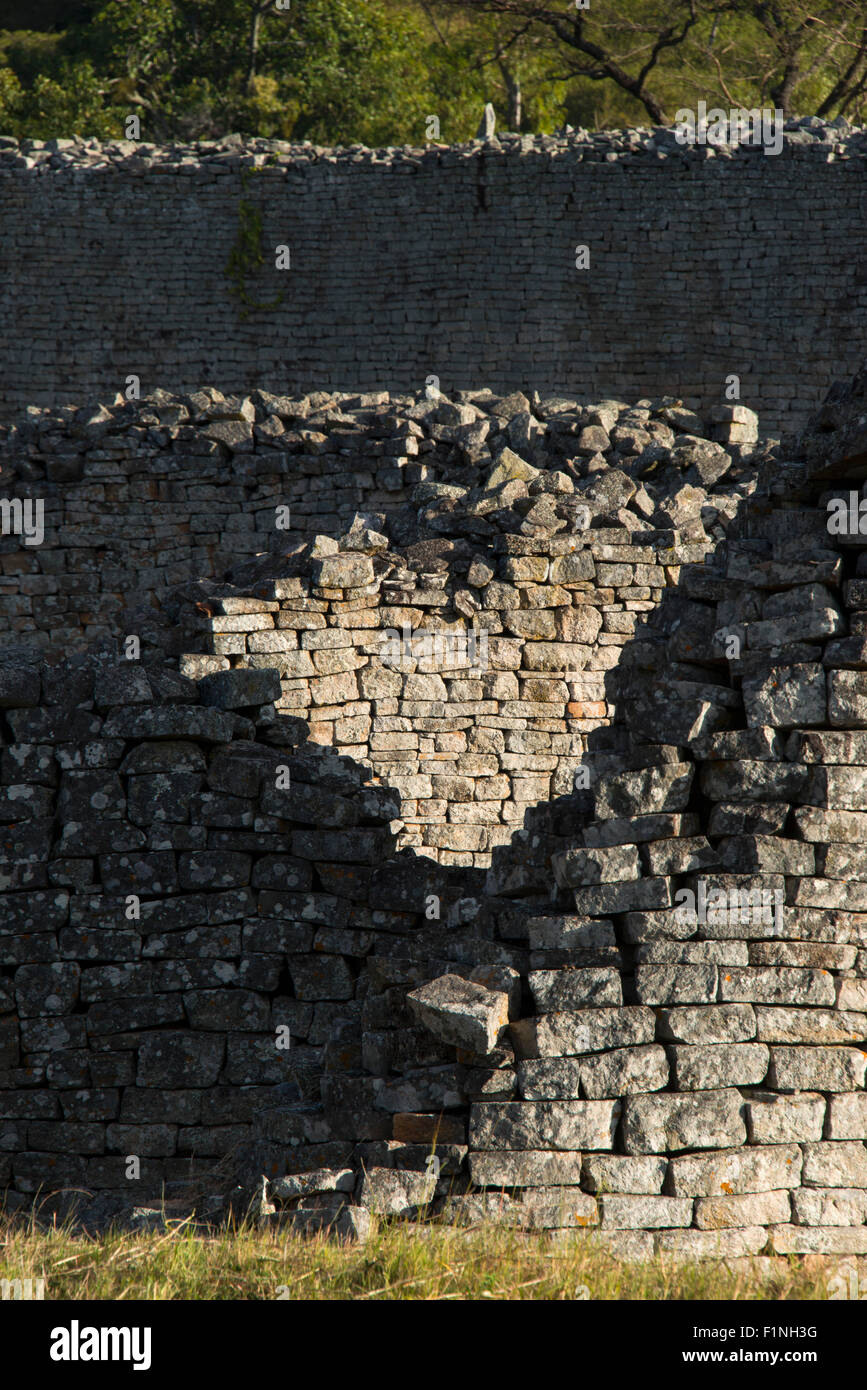 Large houses of stone chiefs' houses kalanga people great enclosure ...