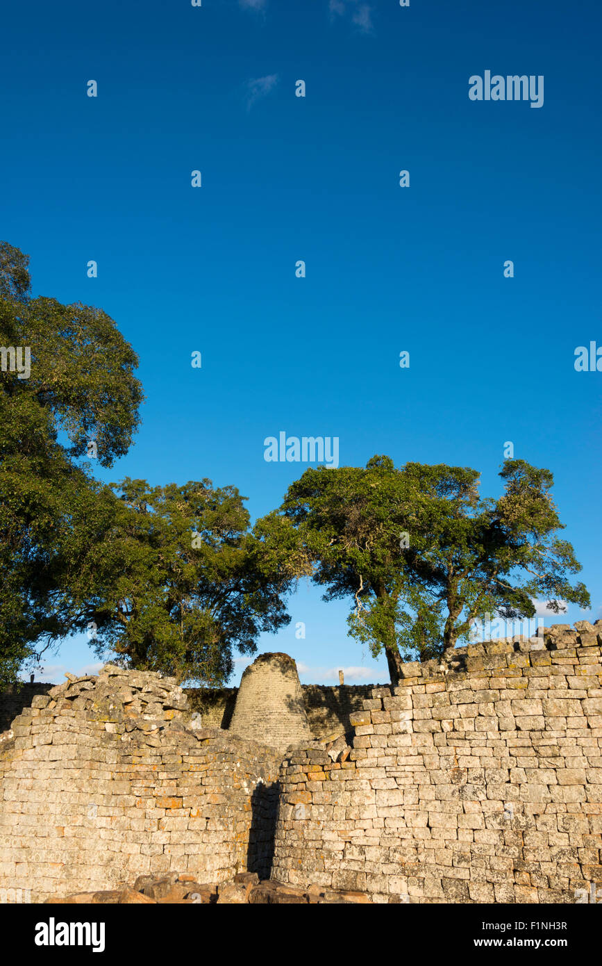 Shona people traditional hi-res stock photography and images - Alamy