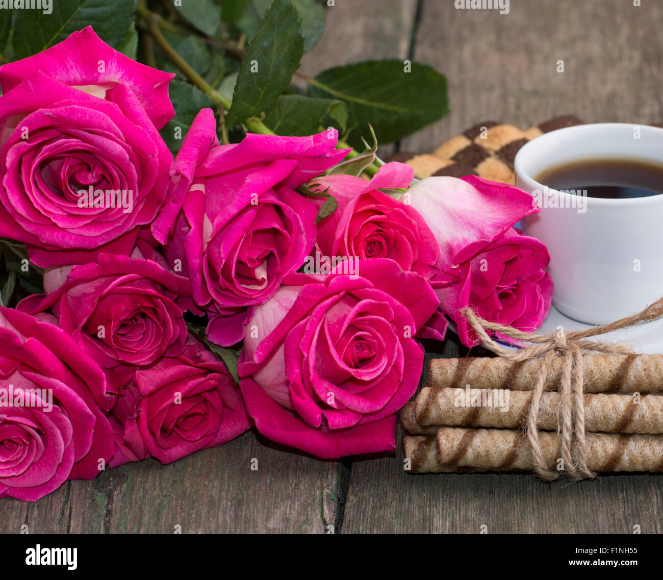 Red roses coffee valentines day hi-res stock photography and images - Alamy