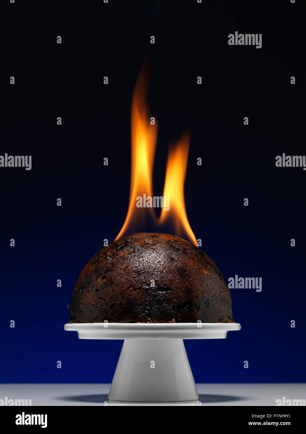 Christmas pudding and flame hi-res stock photography and images - Alamy