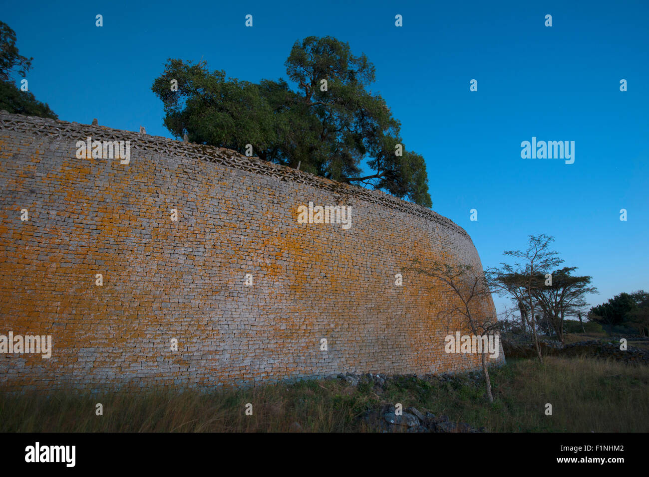 Large houses of stone chiefs' houses kalanga people great enclosure ...