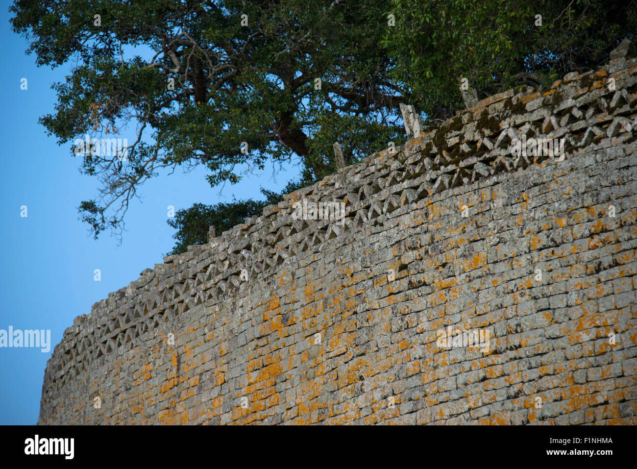 Large houses of stone chiefs' houses kalanga people great enclosure ...