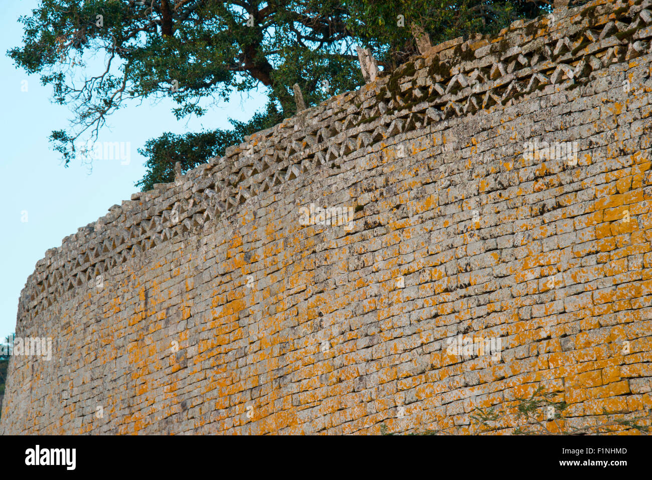 Large houses of stone chiefs' houses kalanga people great enclosure ...