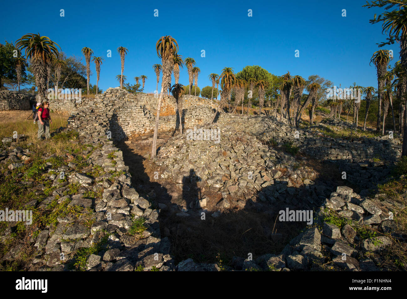 Shona people traditional hi-res stock photography and images - Alamy