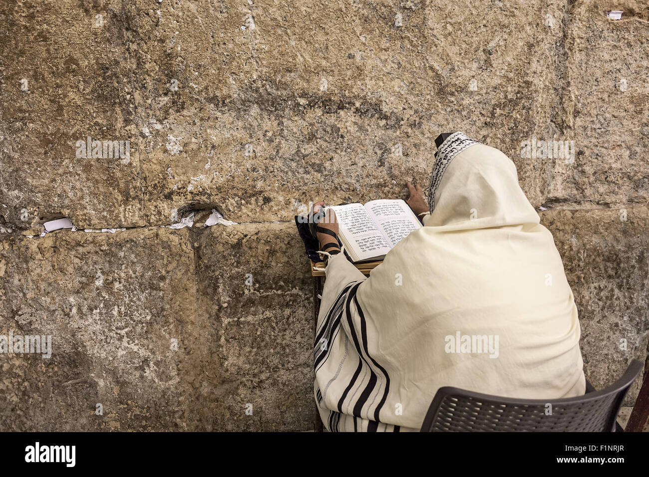 Prayer prays at Western Wall in Jerusalem, Israel Stock Photo - Alamy