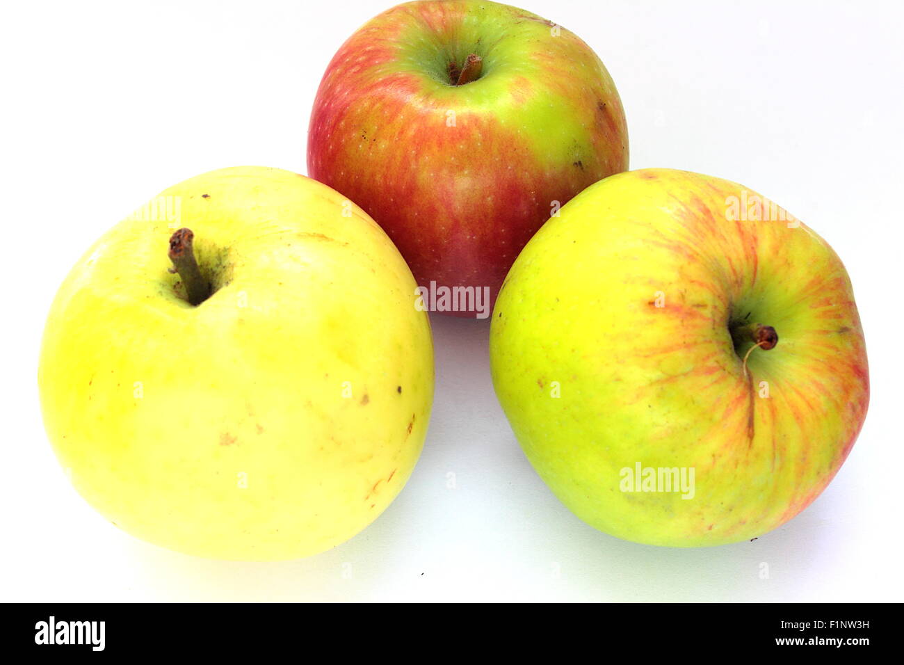 clean apples on a white background Stock Photo - Alamy
