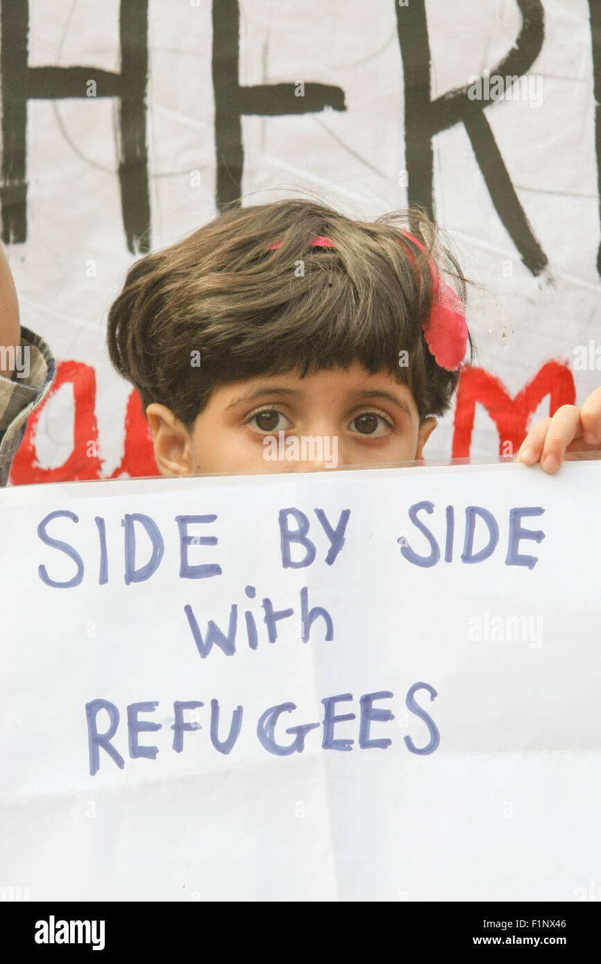 Refugee support hi-res stock photography and images - Alamy