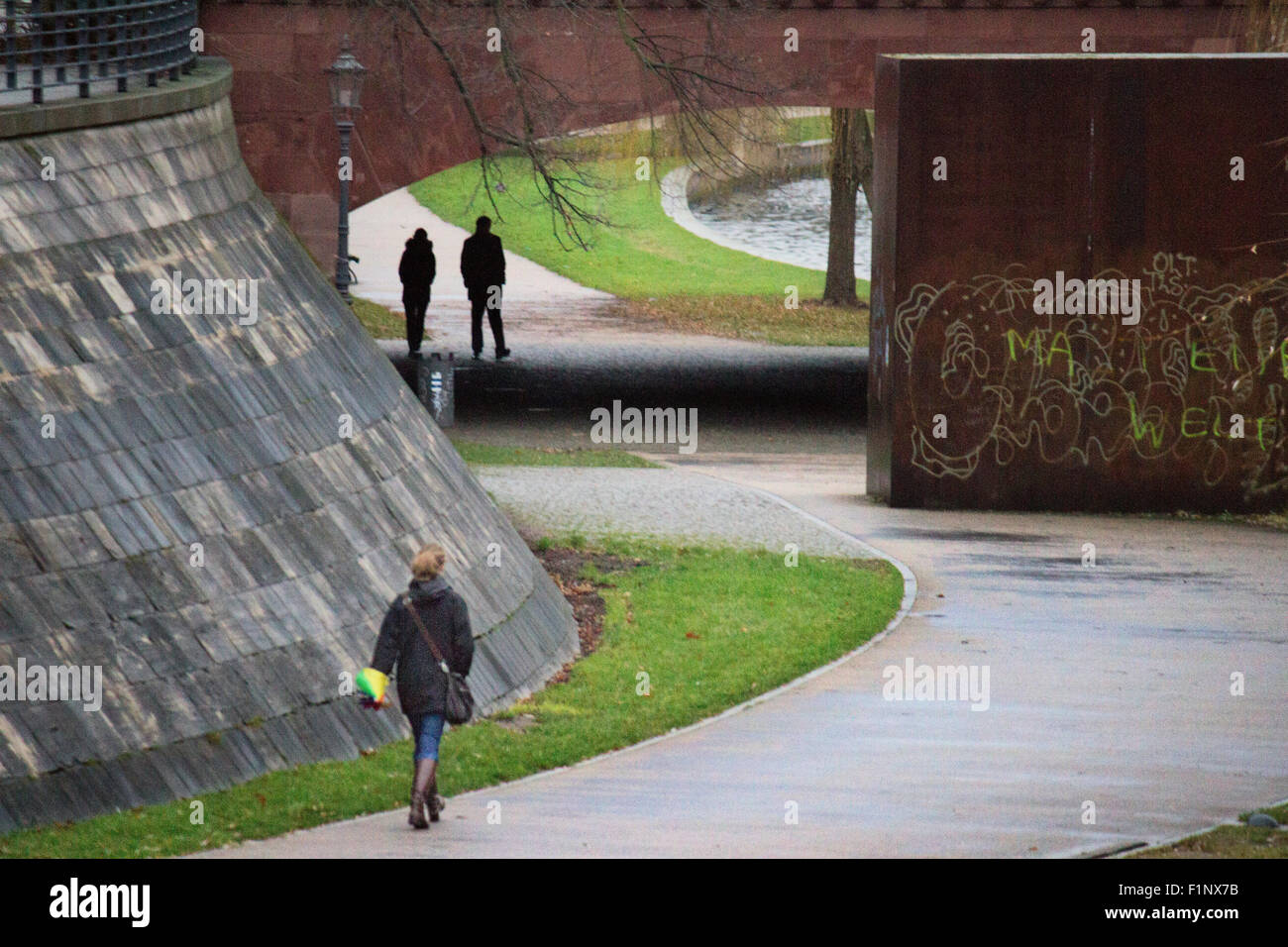 Riverfront walking hi-res stock photography and images - Alamy