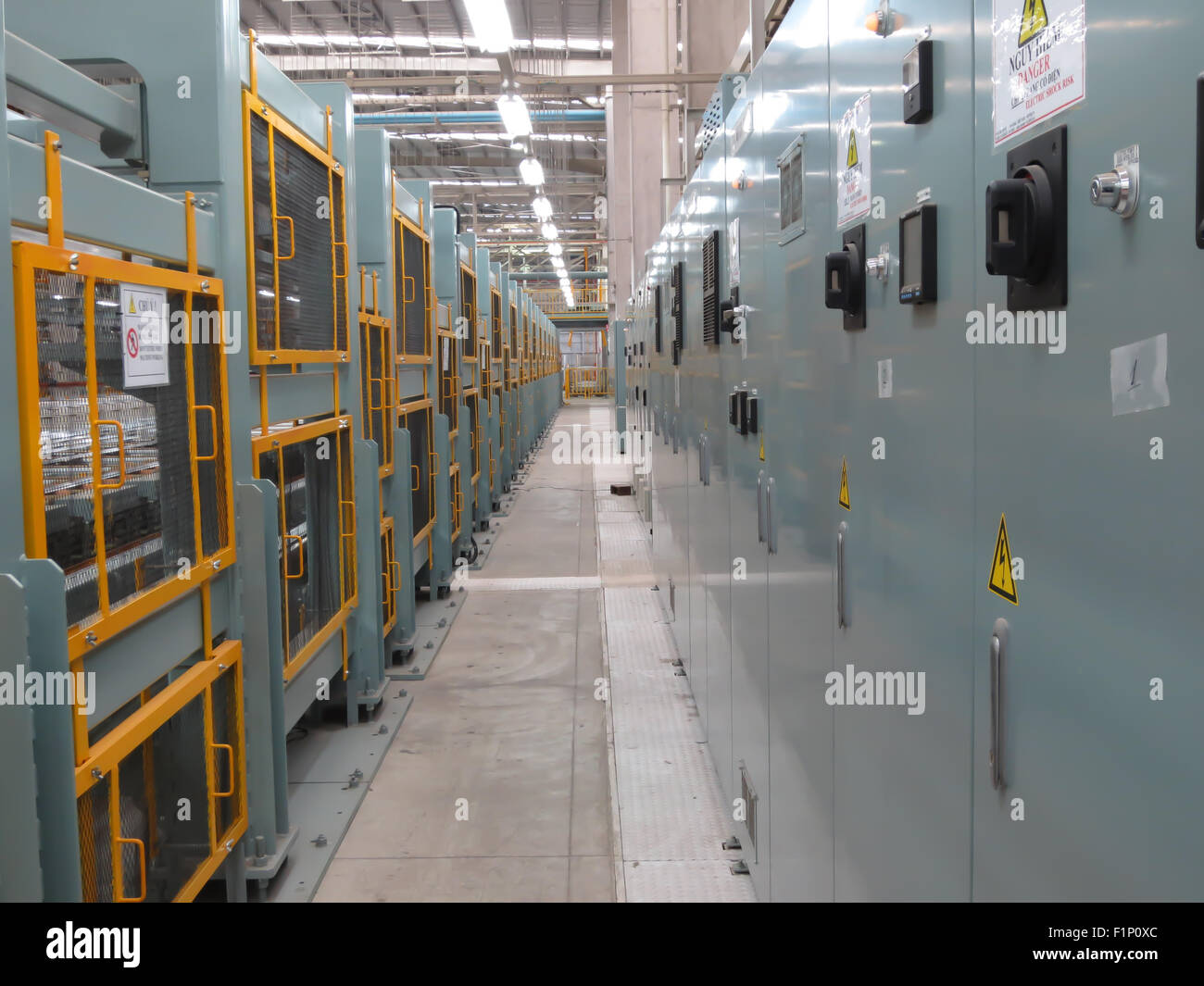 Factory fence hi-res stock photography and images - Alamy