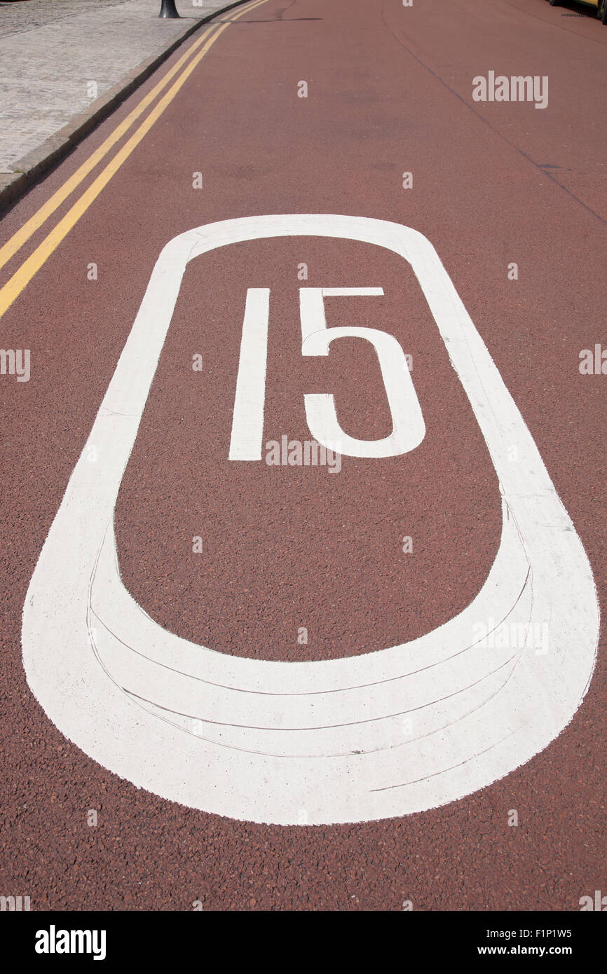 15 Speed Sign in Urban Setting Stock Photo - Alamy