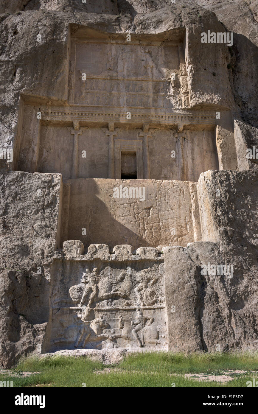 Achaemenid tomb of Darius I on top of Sassanid relief of Bahram II ...