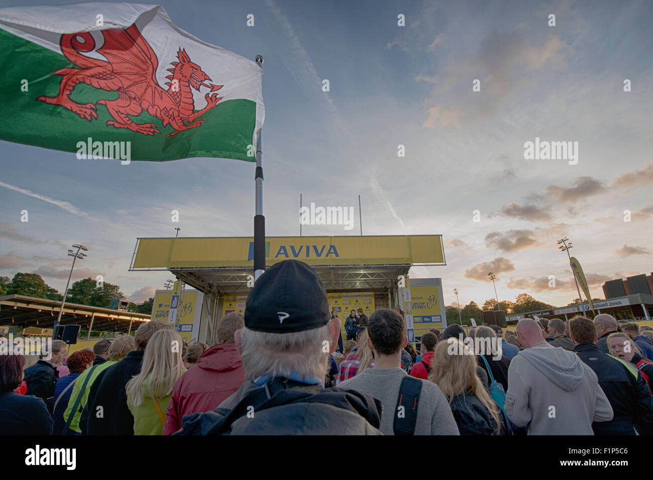 Colwyn Bay, UK. 5th September, 2015. A spectator flies the Welsh flag ...