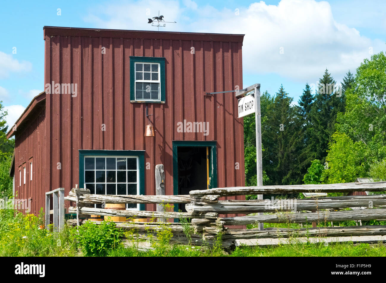 Tin shop hi-res stock photography and images - Alamy