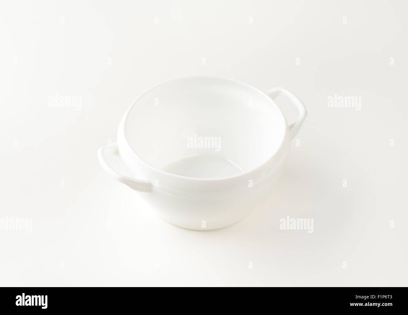 empty white bowl on white background Stock Photo - Alamy