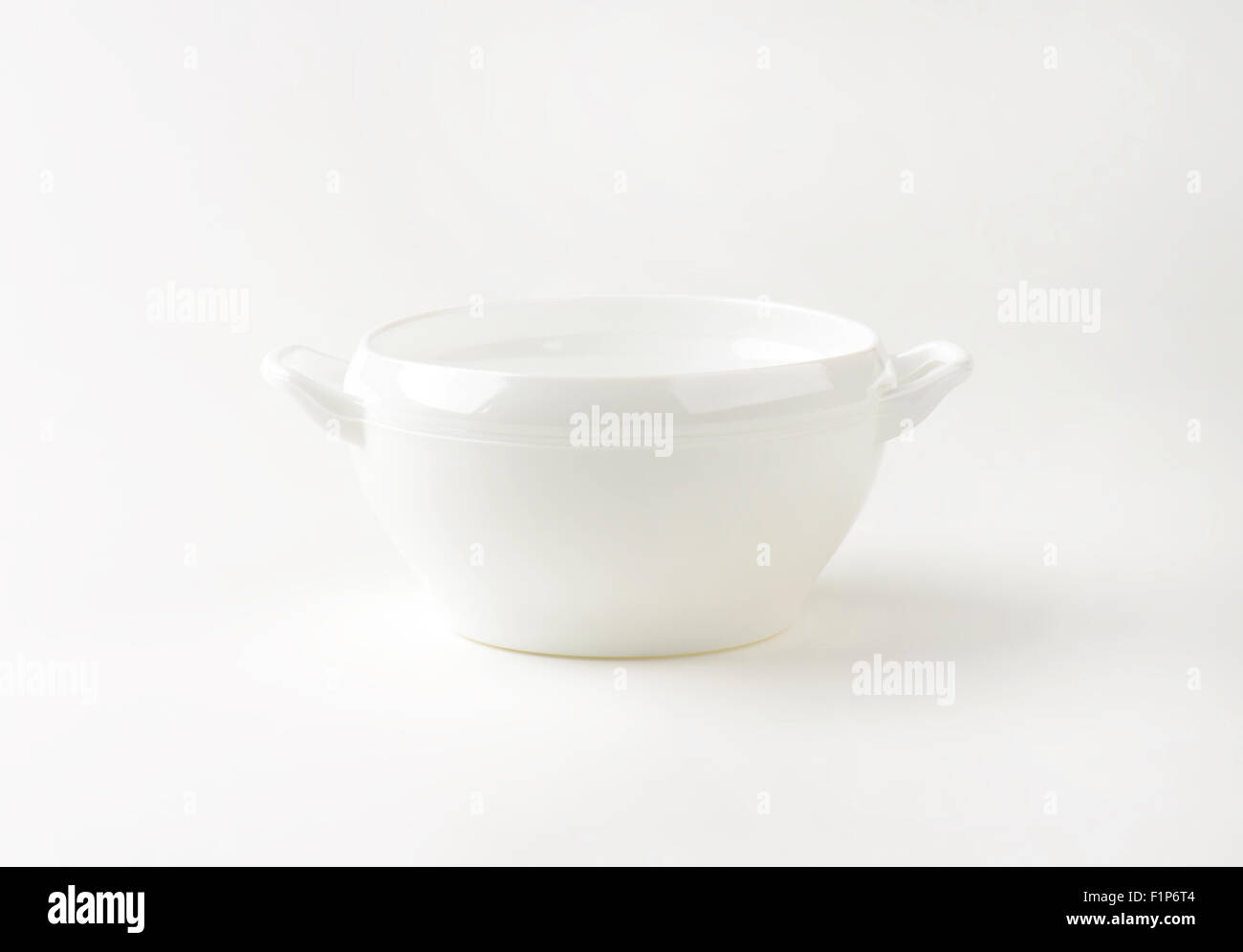 empty white bowl on white background Stock Photo - Alamy