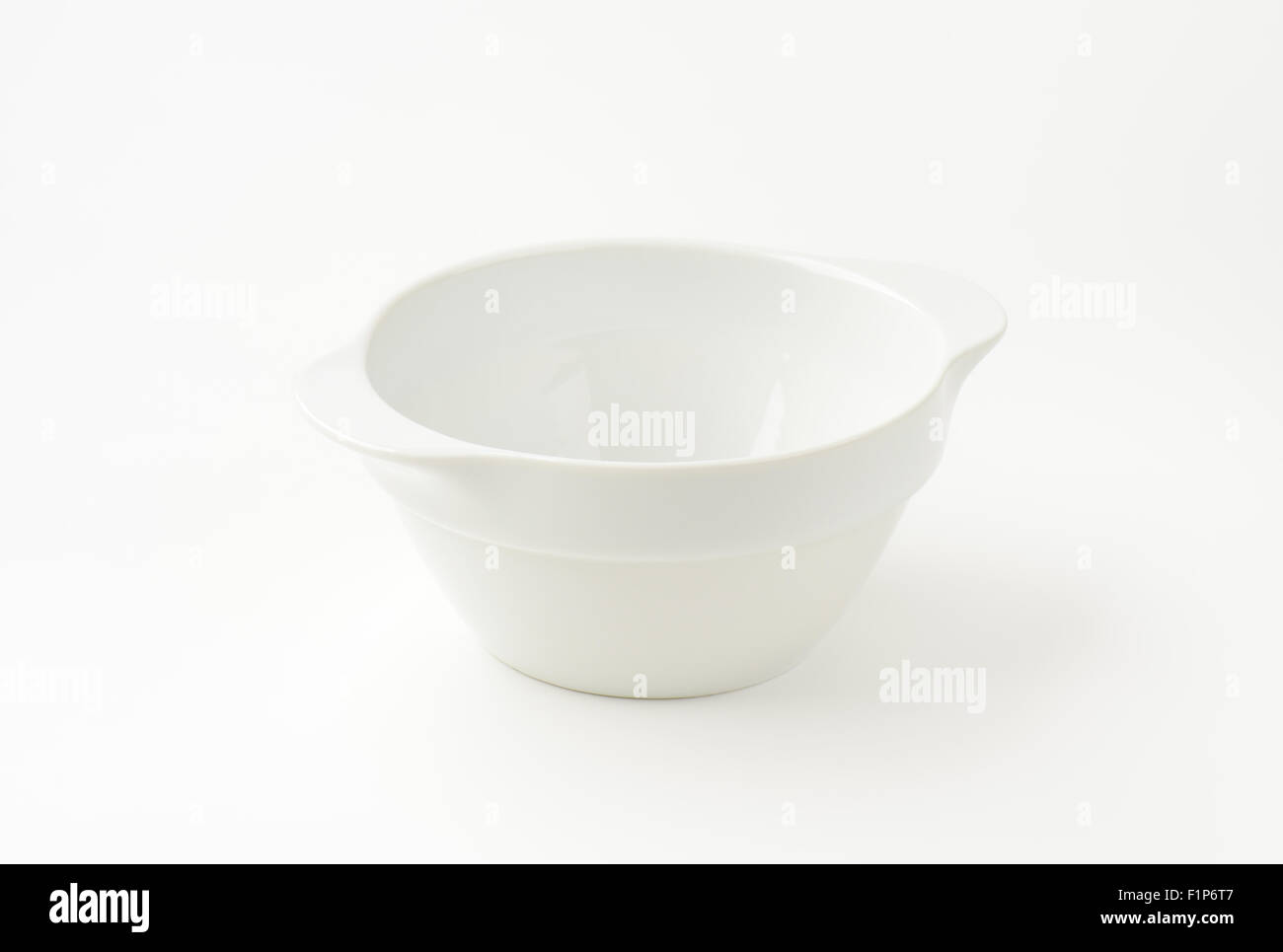 empty white bowl on white background Stock Photo - Alamy