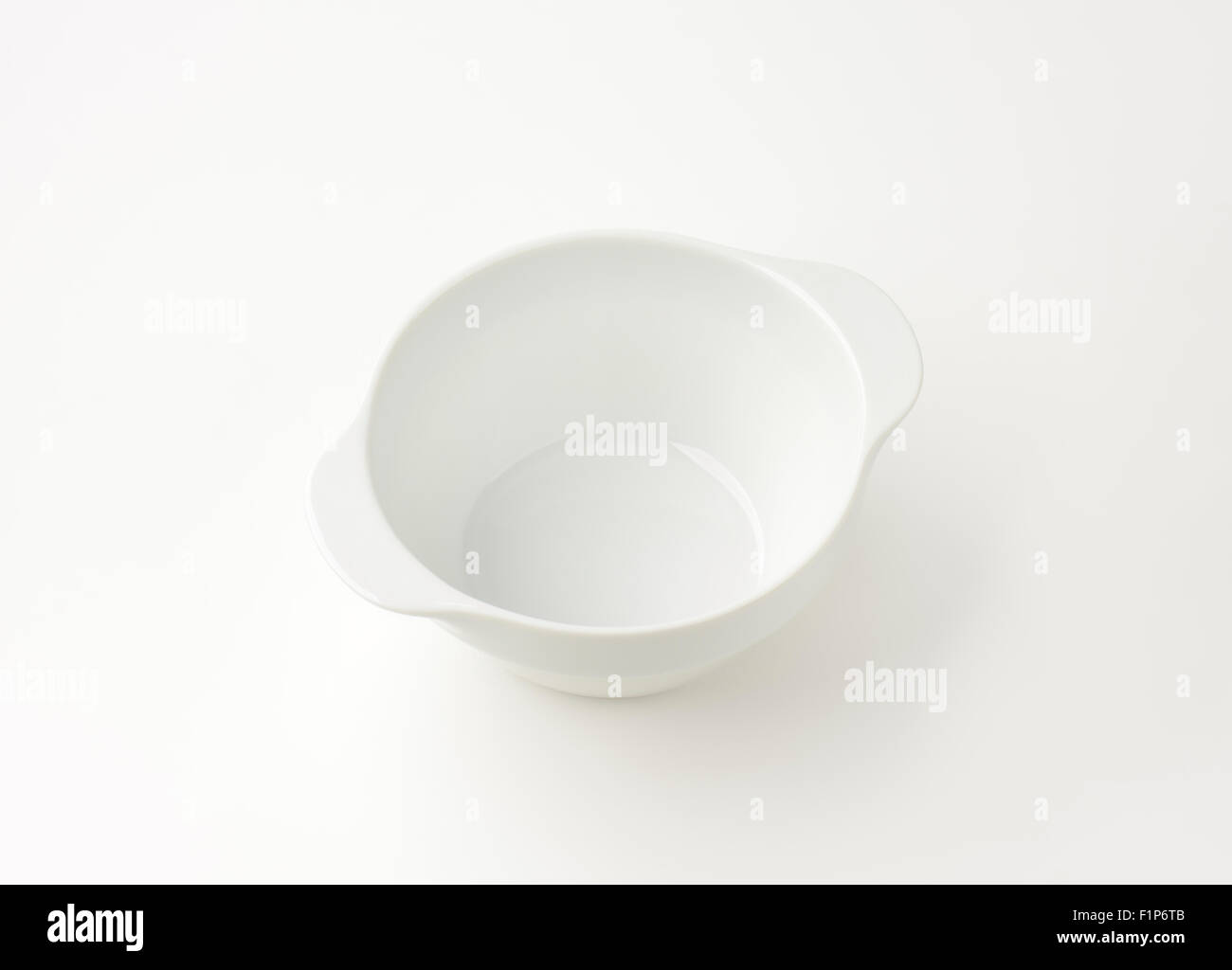 empty white bowl on white background Stock Photo - Alamy