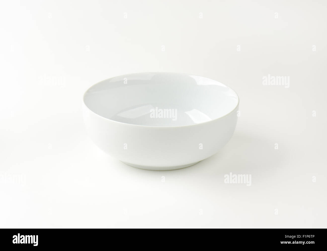 empty white bowl on white background Stock Photo - Alamy