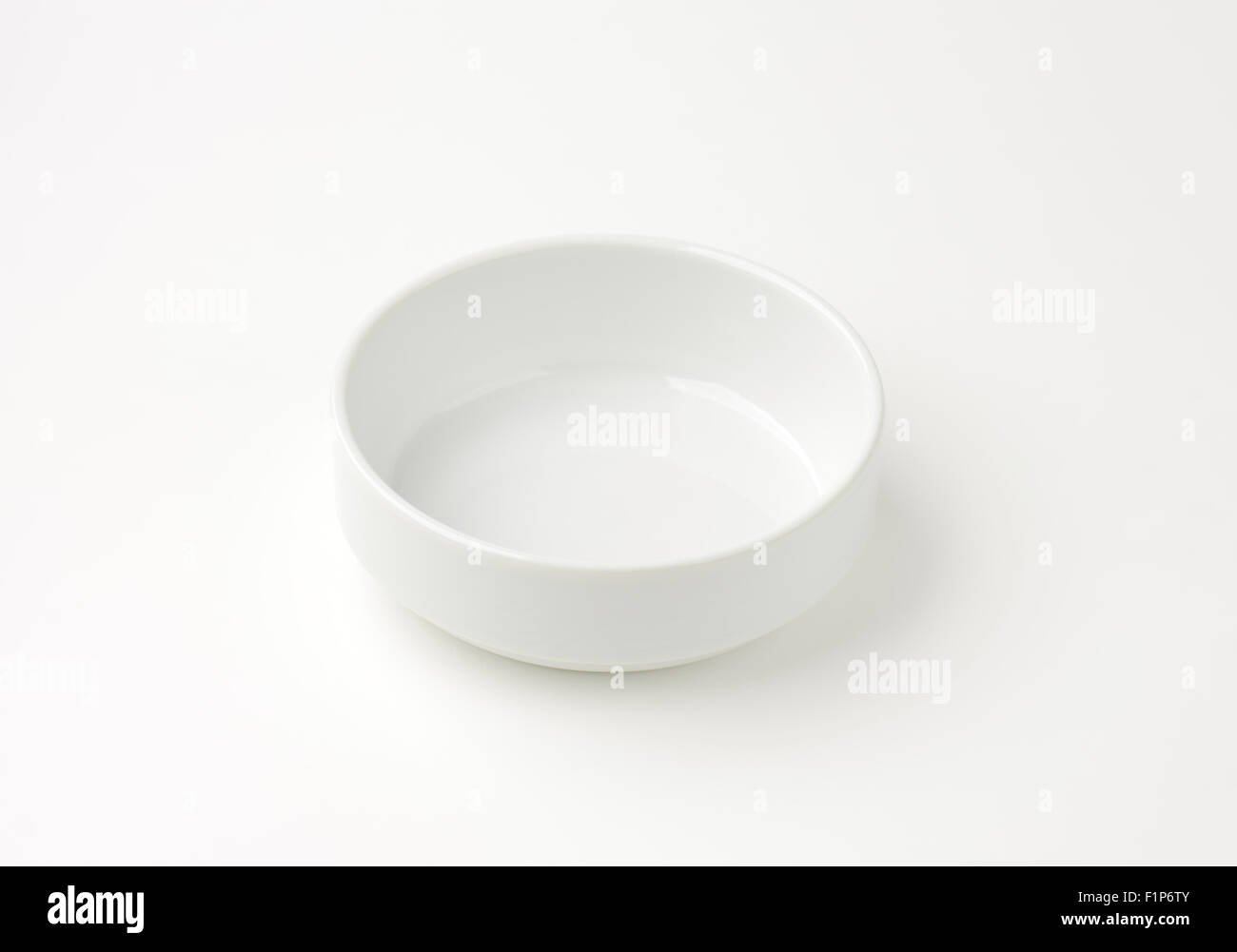 empty white bowl on white background Stock Photo - Alamy