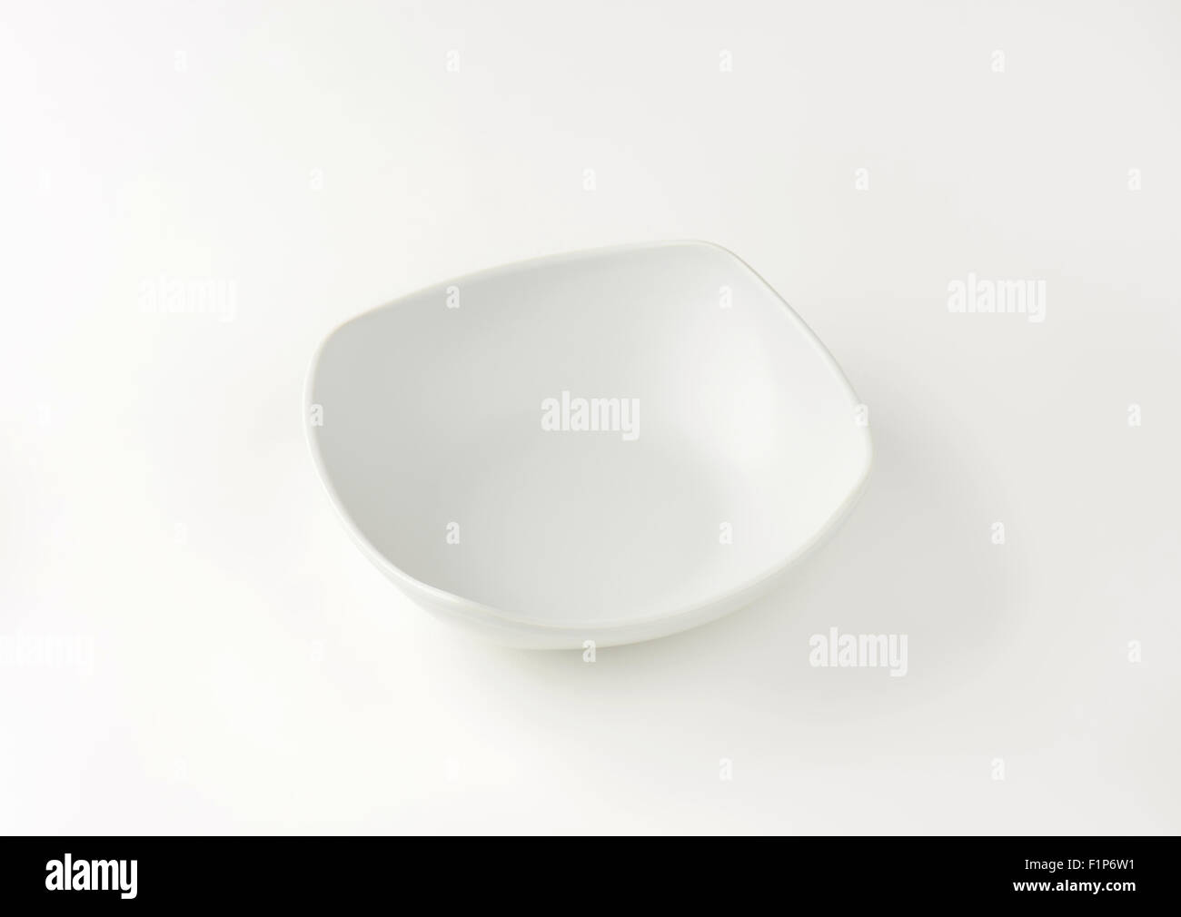 empty white bowl on white background Stock Photo - Alamy