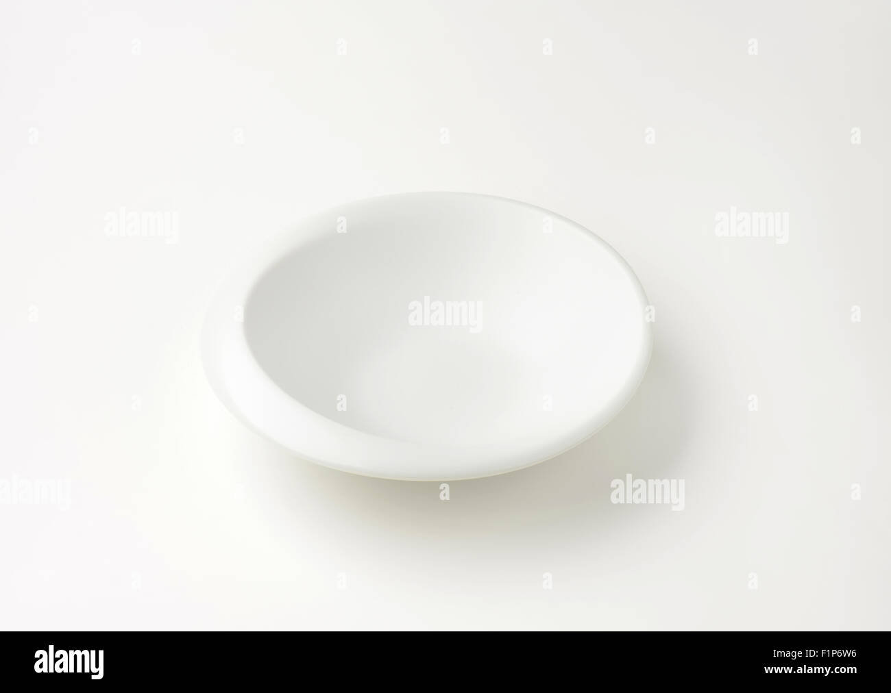empty white bowl on white background Stock Photo - Alamy
